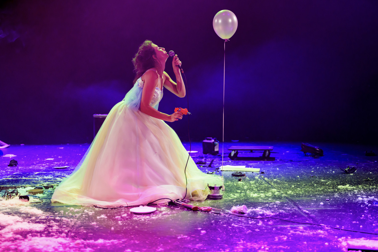 Fury room - Confidences explosives et destruction joyeuse : la scène ...