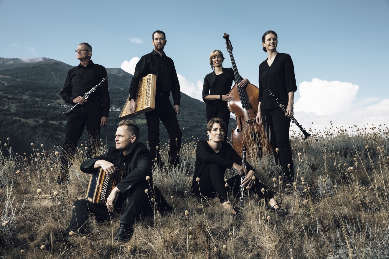 Die Schwarznasen vom Aletsch - Fotografin Anne Marie Grobet - Eine ...